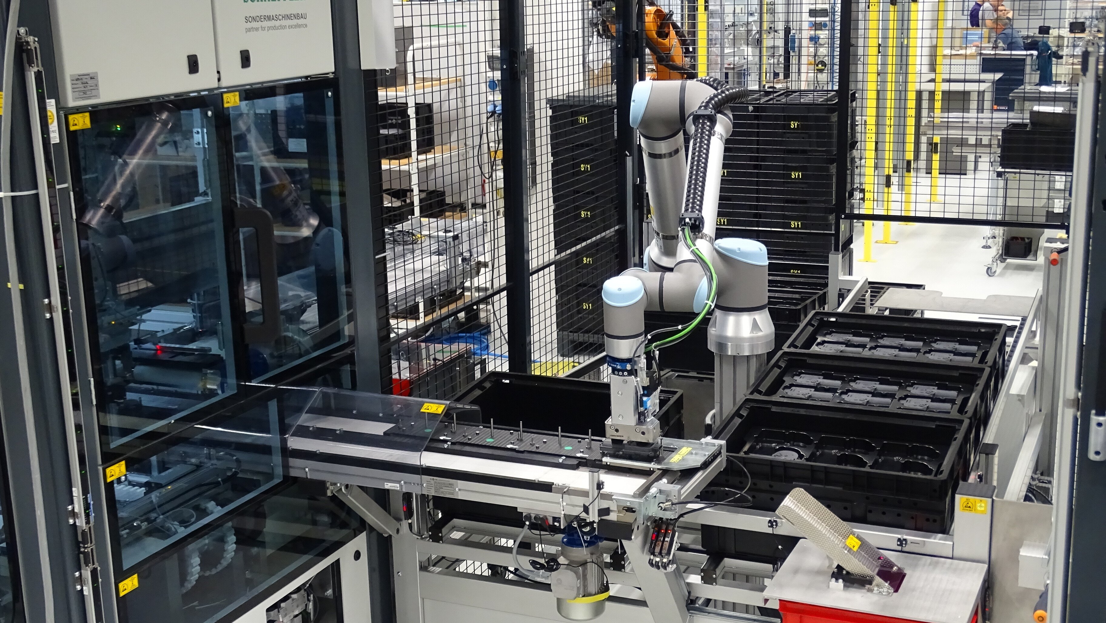 Cobots for efficiency and safety | Schaeffler Special Machinery
